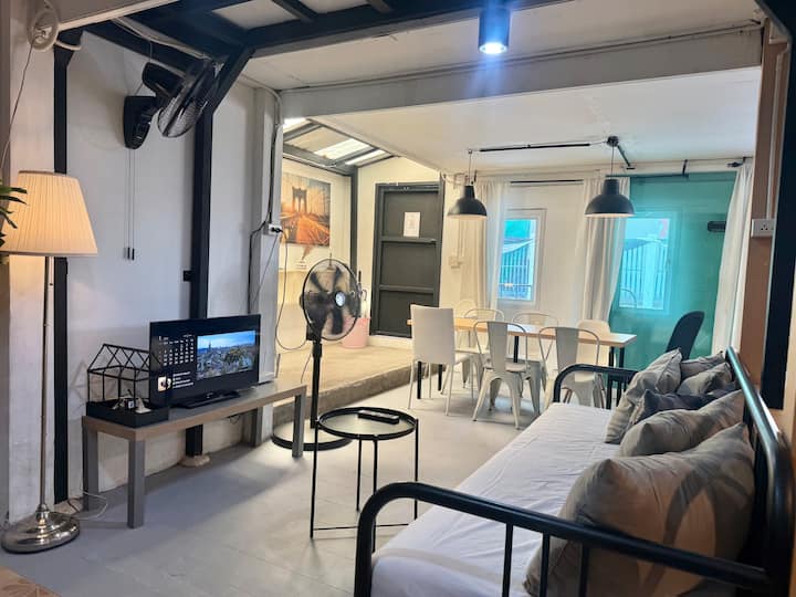 Cozy 3br Near Mrt Sleeps 8 Fast Wi-fi. - Bangkok