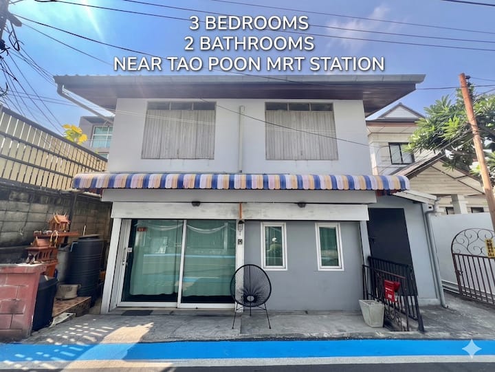 3 Bedrooms 2 Bathrooms Near Tao Poon Mrt Station. - Bangkok