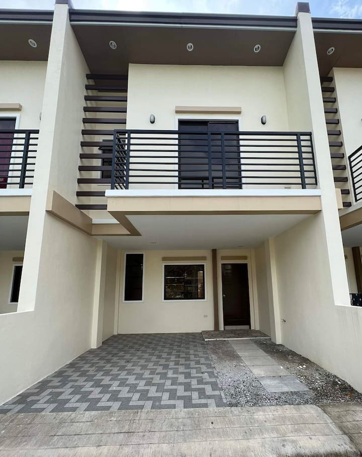 Townhouse In Bacolod City 6100 - Bacolod