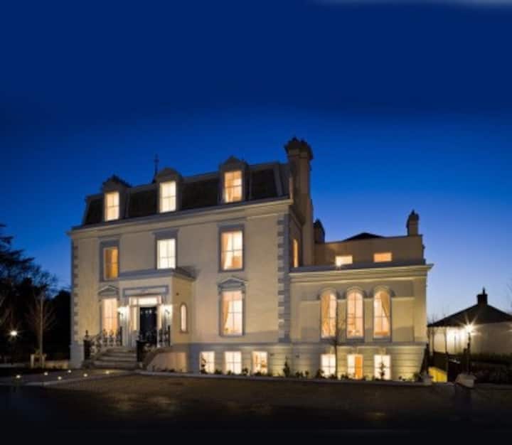 Super Luxury Comfy 2 Bed Emerald Suite Apt. - Dublin