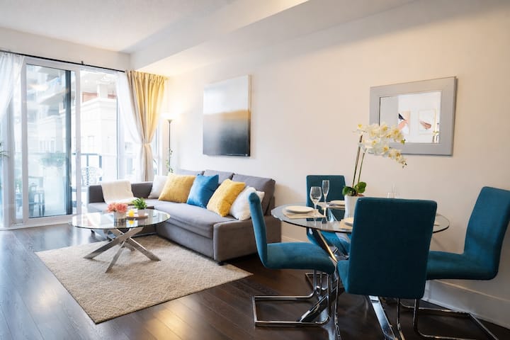 Modern 2br 3 Beds /Cn Tower/sleeps 6/ Free Parking - Toronto