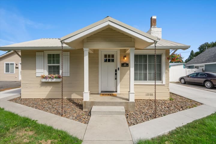 Cozy Cottage W/hot Tub-walk To Downtown And Lake! - Coeur d'Alene, ID