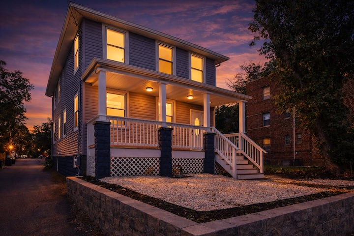 5-br Home Near Dc Metro -Free Parking/full Kitchen - Washington, DC