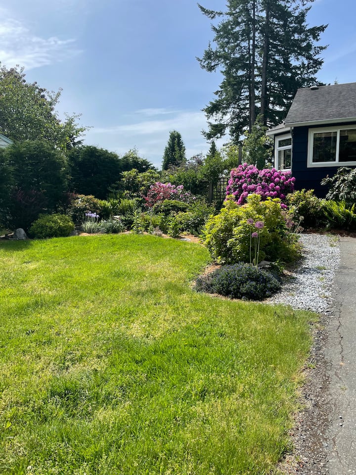Fern And Fable, Peaceful House In Downtown Comox - Comox