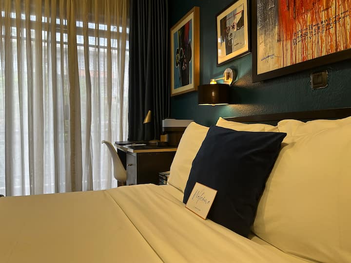 Cozy Blue Room + Daily Breakfast Included - Lagos, Nigeria