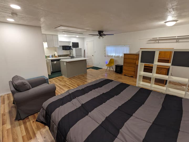 Private Studio For 1, In Lovely Walkable Area - Lake Oswego, OR