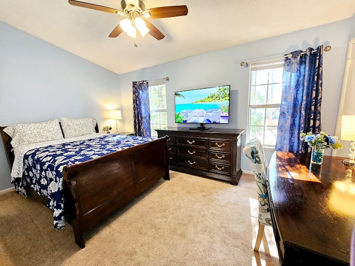 Queen Aquamarine Suite - Newport News, VA