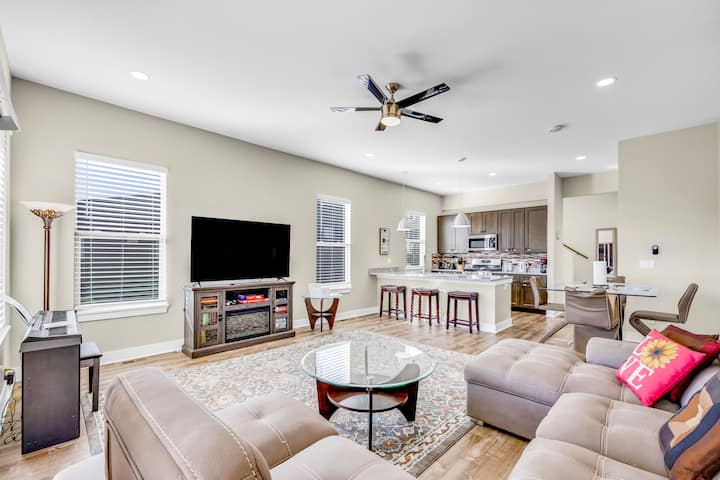 Bright & Spacious Modern Home • Lic: 331222 - Woodland Park, CO