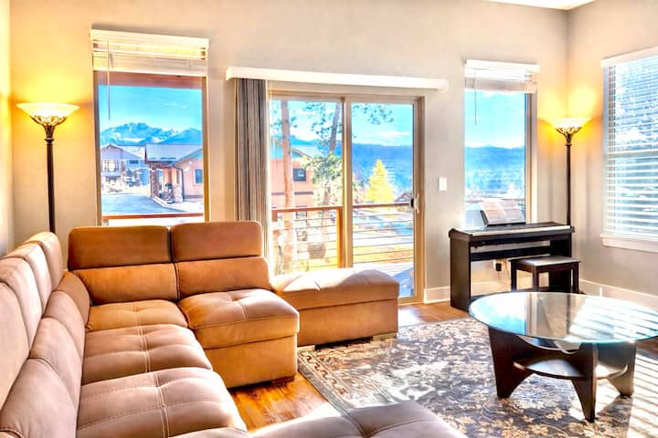 Bright & Spacious Modern Home • Mountain Views - Woodland Park, CO