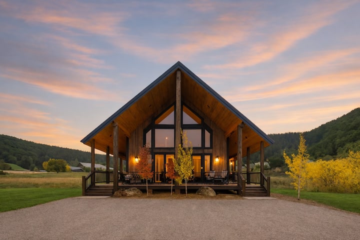 Bison Creek Lodge+hotub+wifi+ac+10mile2yellowstone - Island Park, ID