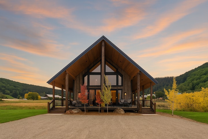 Bison Creek Lodge+hotub+wifi+ac+10mile2yellowstone - Island Park, ID