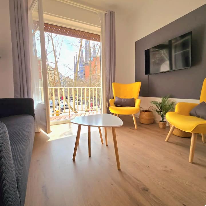 G11-apt. 4 Bedr. / Balcony. Sagrada Familia Views - Santa Coloma de Gramenet