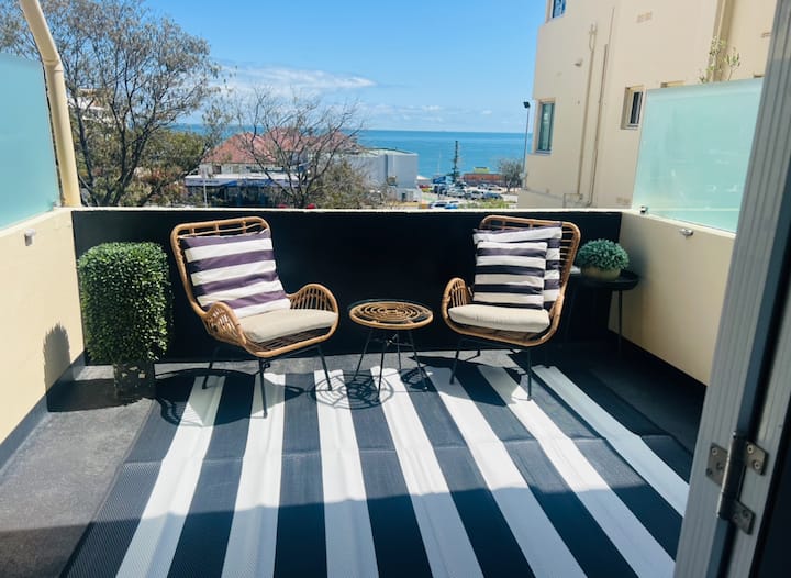 Sensational Ocean Views With Balcony - Cottesloe