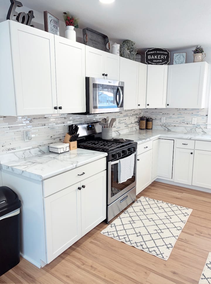 Cozy Farmhouse Getaway - Backbone State Park, Dundee