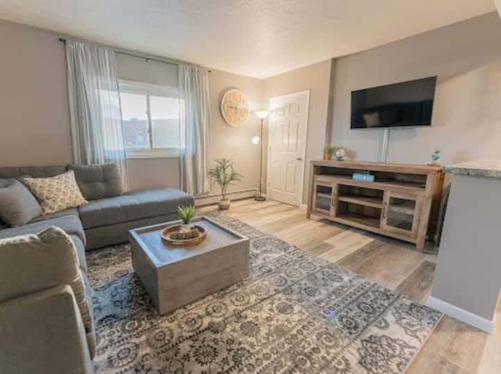 Sea Breeze Inn, Luxury Condo. - Escanaba, MI