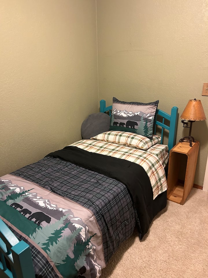 Wasilla Woodland #2 | Fishing Info | Pets Allowed - Wasilla, AK