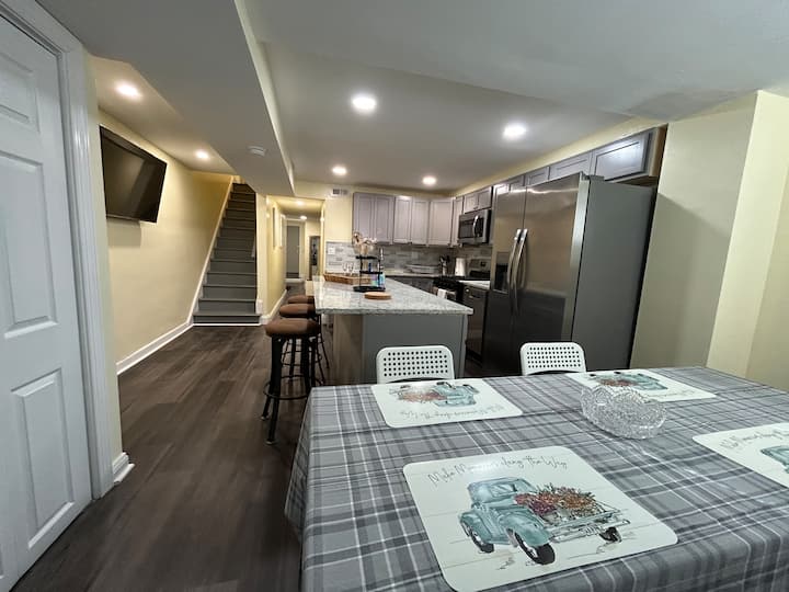 Newly Renovated Hotel-like Home With 3 Bedrooms - Baltimore, MD