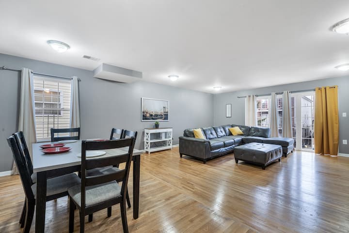 Lisa's Newark Airport Retreat Kid Friendly - Newark, NJ