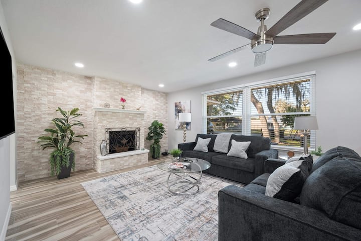 3br/2ba By Disney Large Quiet Family Home By Lake - Lakeland, FL