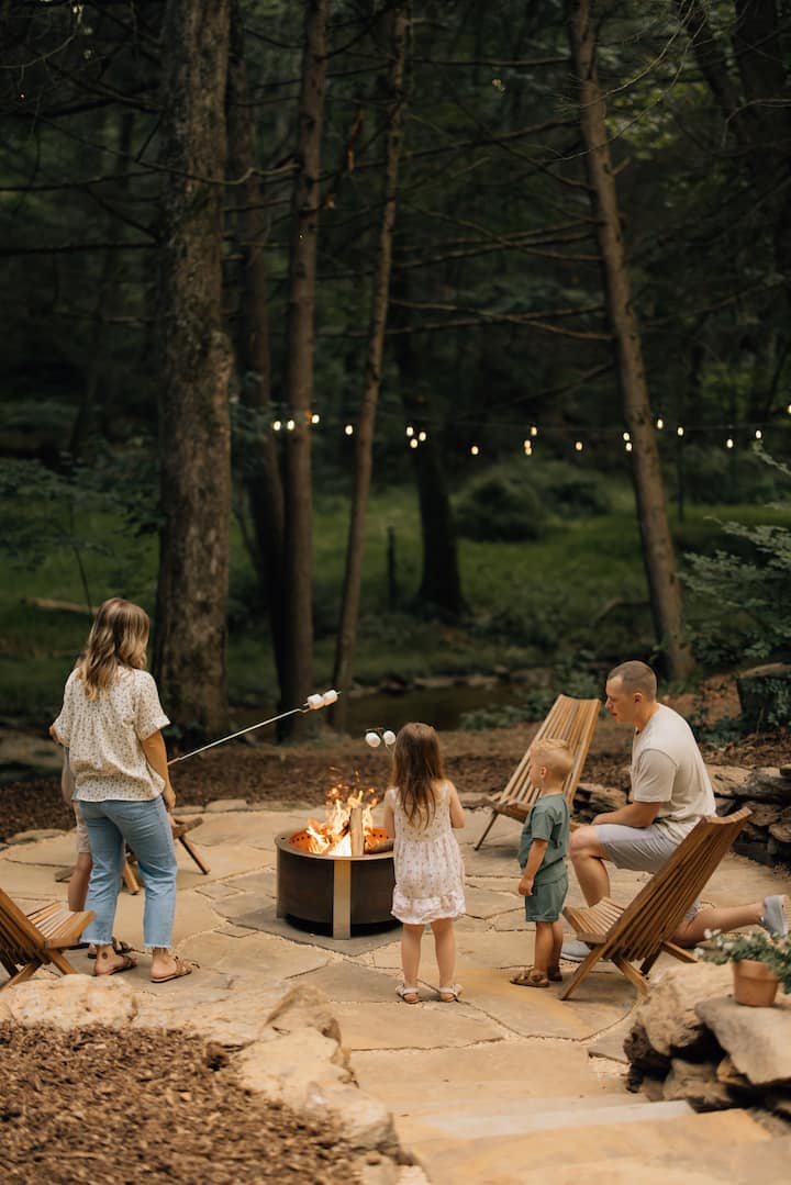 Romantic Cabin. Waterview. Hot Tub. Gas Firepit. - Pennsylvania
