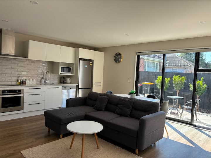 Luxury 2-bed Townhouse Opposite Northlands Mall - Christchurch