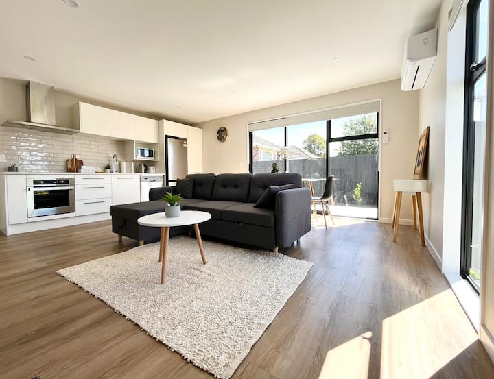 Luxury 2-bed Townhouse Opposite Northlands Mall - Christchurch