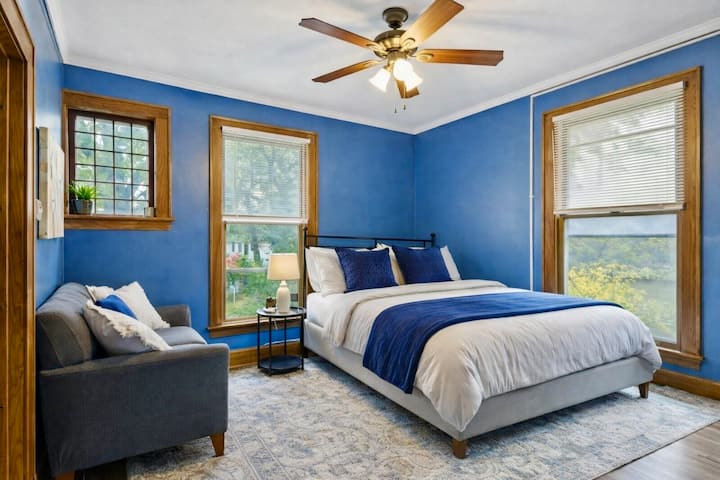 The Cozy Blue Loft! - Muskegon, MI