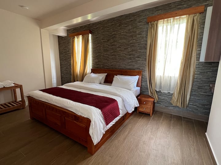 Bella Vista Boutique Homestay * Sunflower * - 실롱