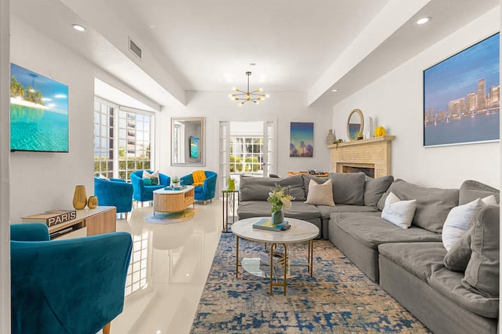 South Beach Oasis: 5br Villa + Hot Tub - Miami Beach, FL