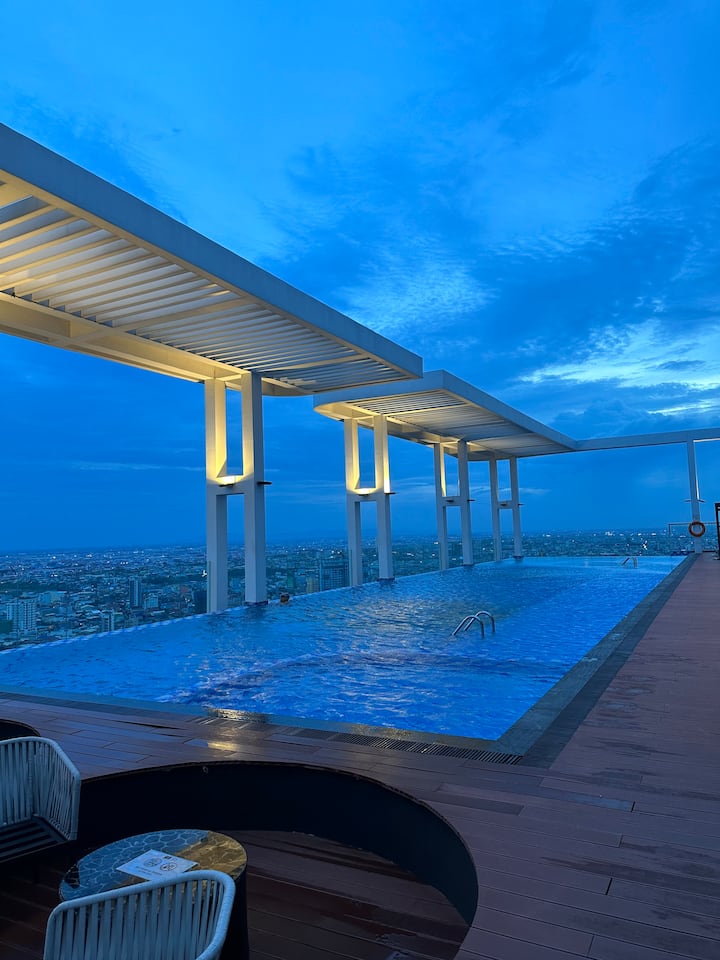 Cozy 2br Condo With Great City Views In Phnompenh - Nom Pen