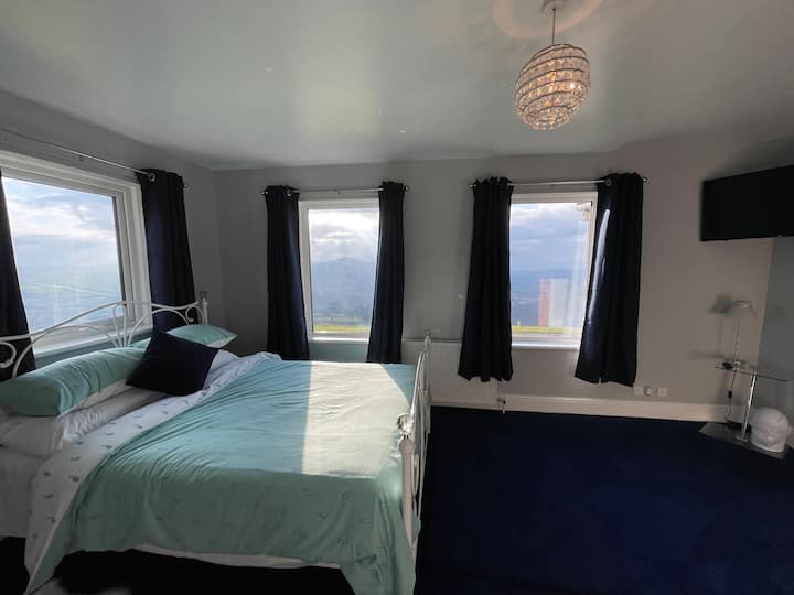 Large En Suite Room In Farmhouse - Isle of Man