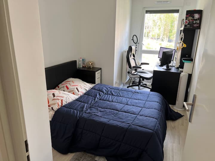 Chambre Moderne & Lumineuse Dans Un Appartement ! - Louveciennes