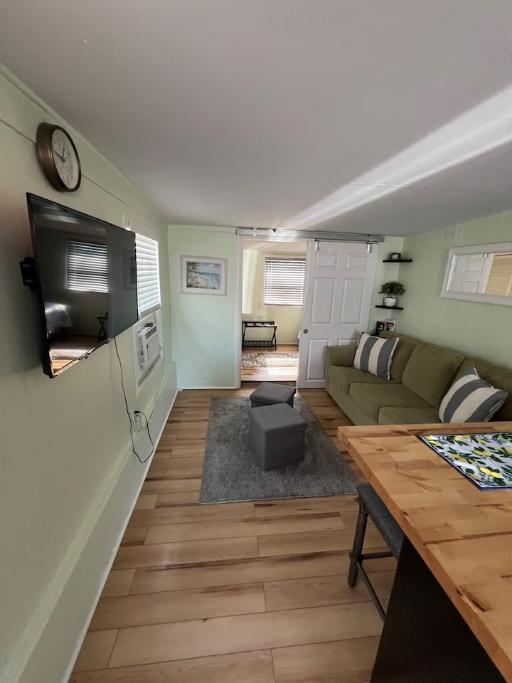 Coastal Cute Cottage - Englewood, FL