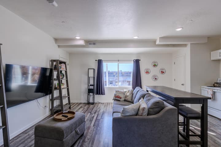Downtown Oasis: 2br/1ba Sleeps 6 - Ogden, UT