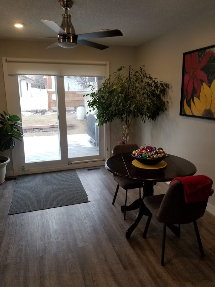 Very Quiet, Cosy Main Floor. - Saint Albert