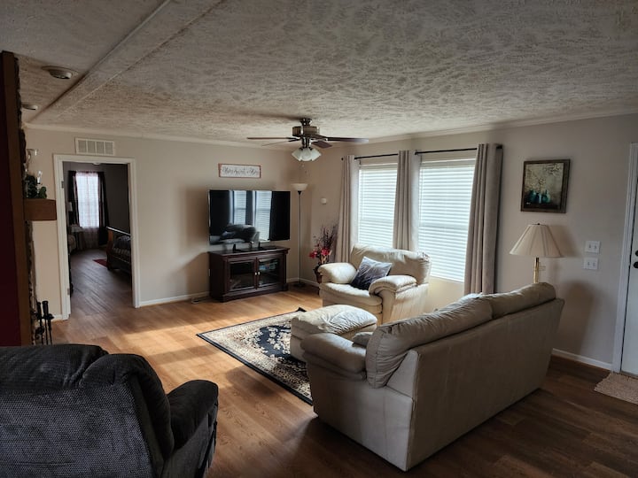 Hillside Heights Hideaway Scenic Mountain Views - Mountain City, TN