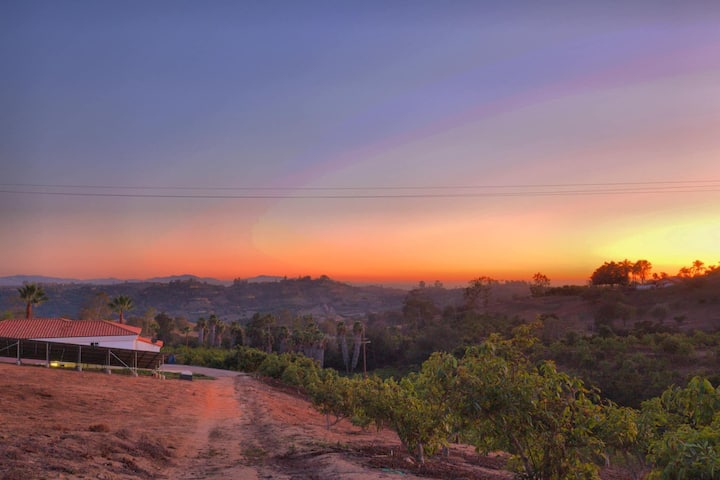 Fruit Trees, Farm Stay, Ranch Retreat, Lake Access - Fallbrook, CA