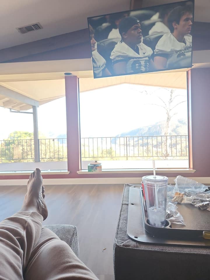 Relaxation Above The Lake - Feather Falls Casino & Lodge