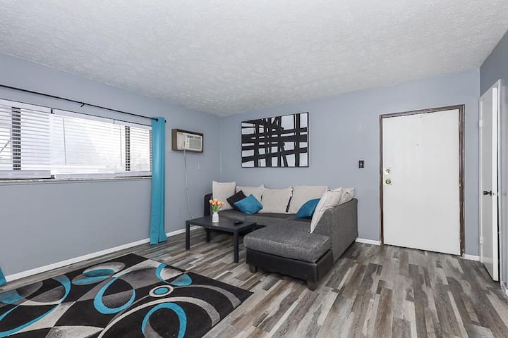 Lovely One Bedroom Free Parking - 克里夫蘭