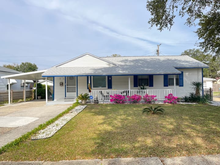 Shipshape Navy Point Bayou Cottage. - Warrington, FL