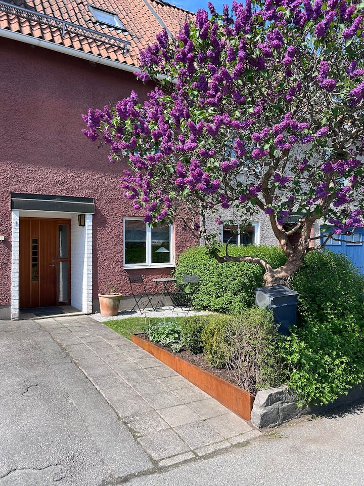 Elegant & Charming 50s Townhouse - Täby