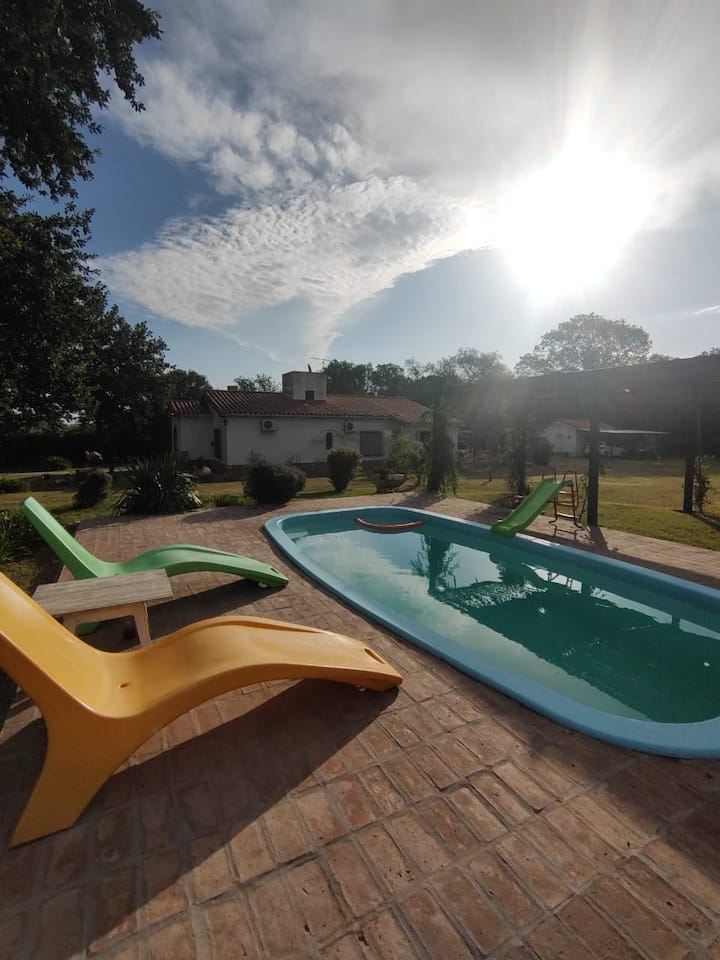 Chalet Con Piscina - La Falda