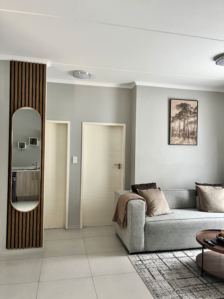 Kurhula Suite|modern Midrand Stay - Midrand