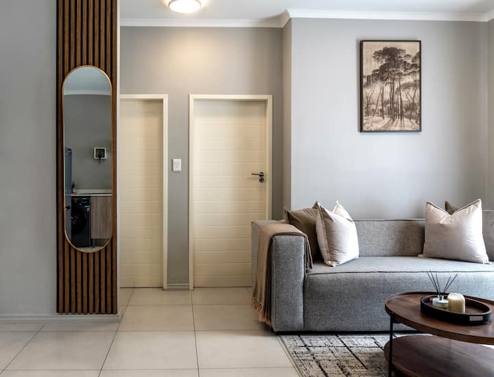 Kurhula Suite|modern Midrand Stay| Fast Wi-fi - Midrand