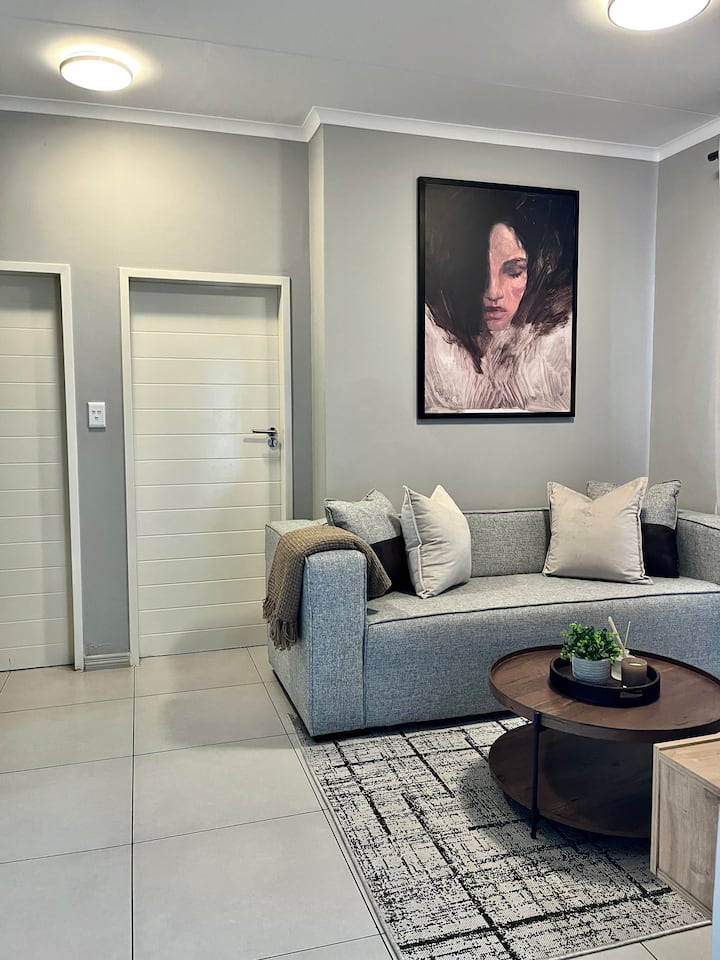 Kurhula Suite|modern Midrand Stay - Midrand