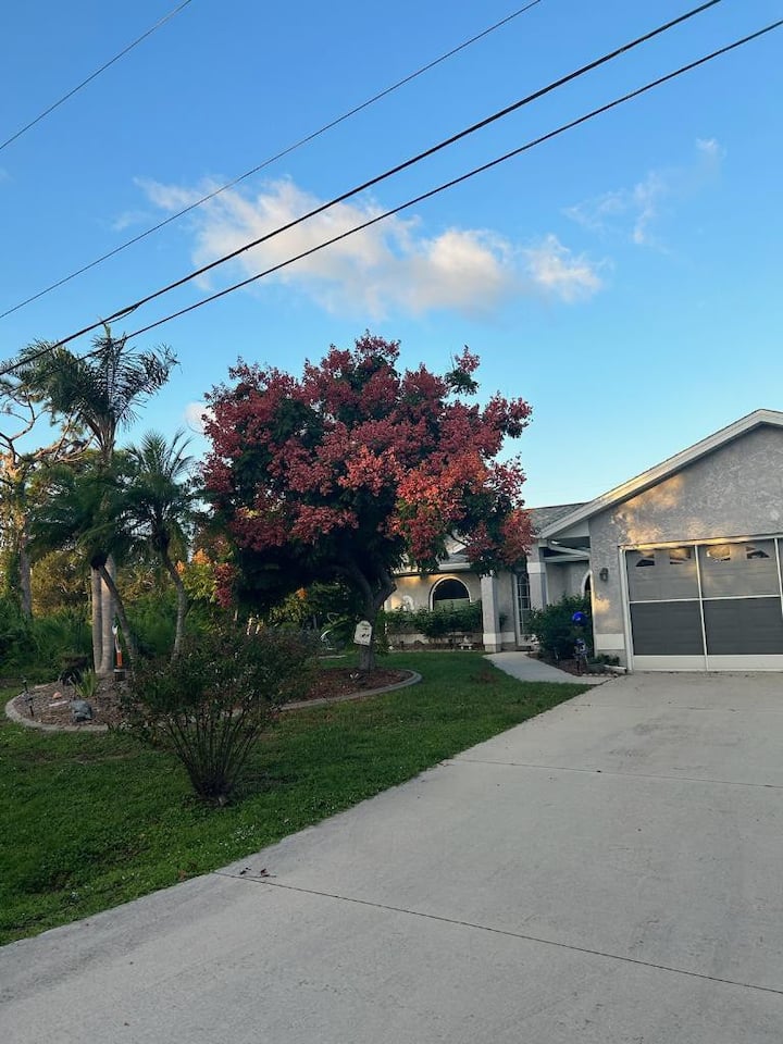 Cozy Home Away From Home - Englewood, FL