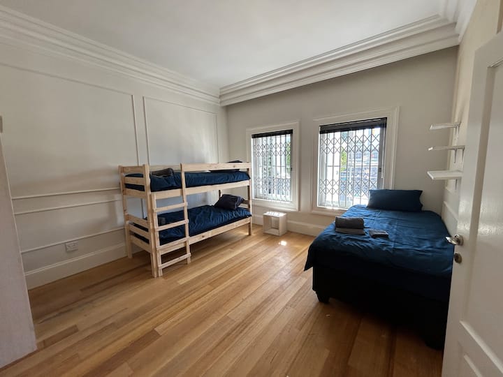 Sunny, Family Friendly House - Camps Bay