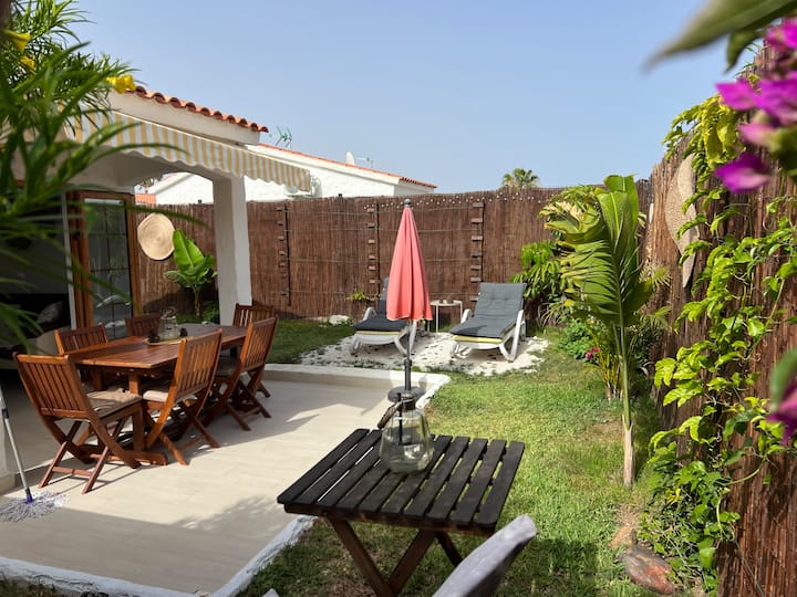 Buzzstays: 1-bed Bungalow, Garden,near Yumbo&beach - Playa del Inglés