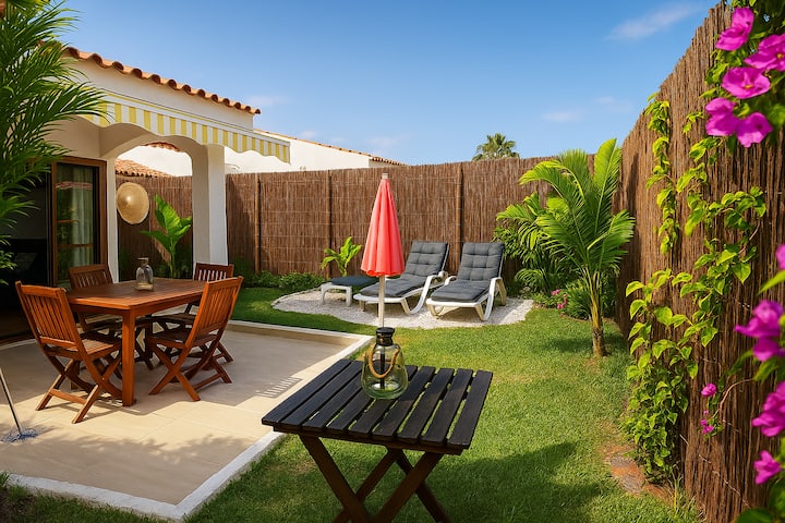 Buzzstays: 1-bed Bungalow, Garden,near Yumbo&beach - la Grande Canarie
