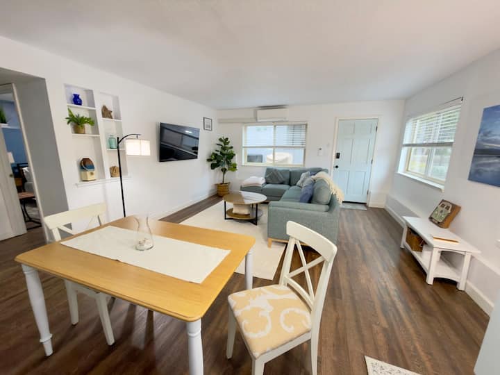 Cozy One-bedroom Coastal Retreat - Walk To Beach - Half Moon Bay, CA